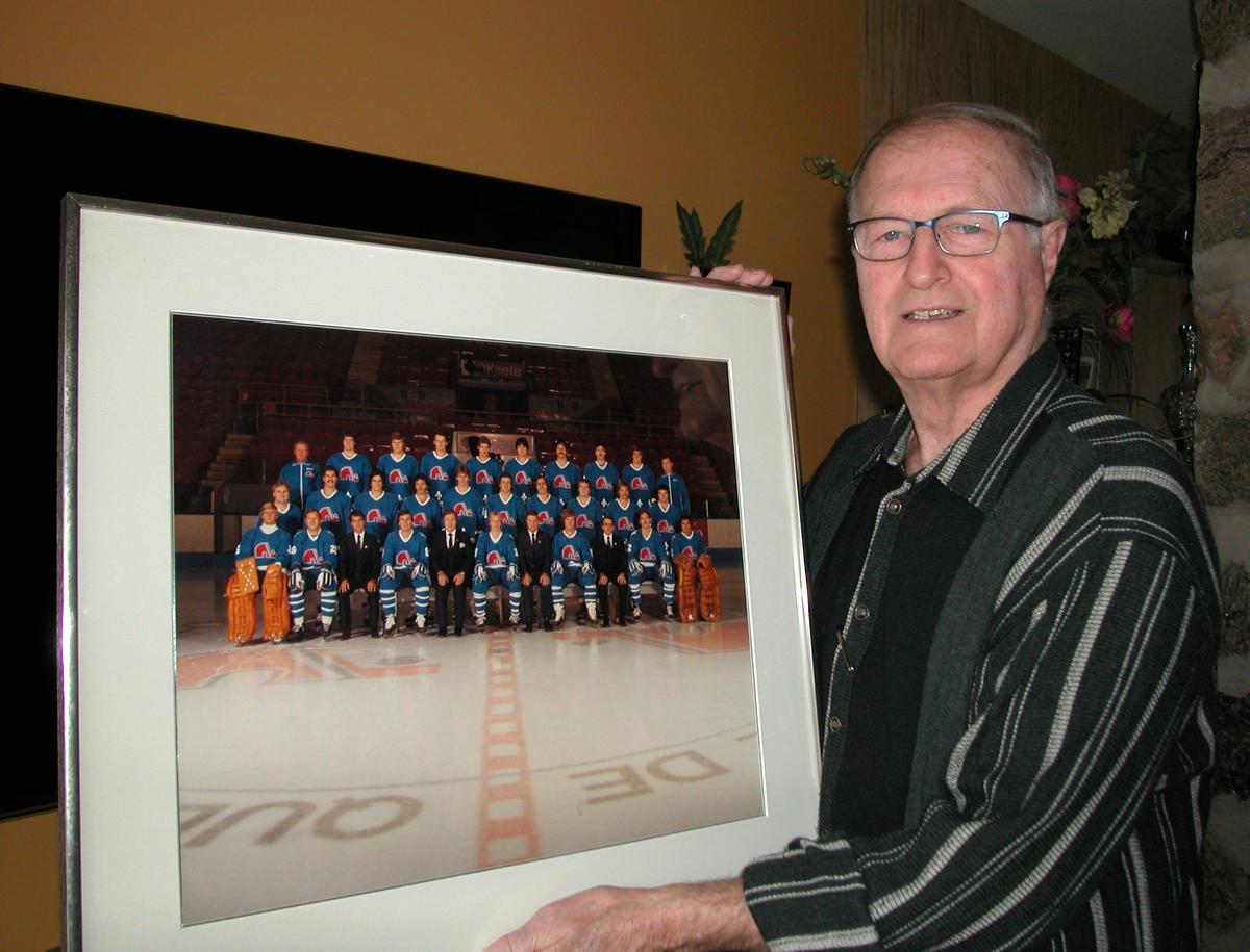 Hommages du public à l'ex-directeur général des Nordiques Maurice ...