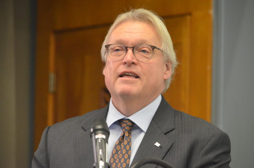 Gaétan Barrette : la montgolfière de la santé - La Nouvelle Union et L ...