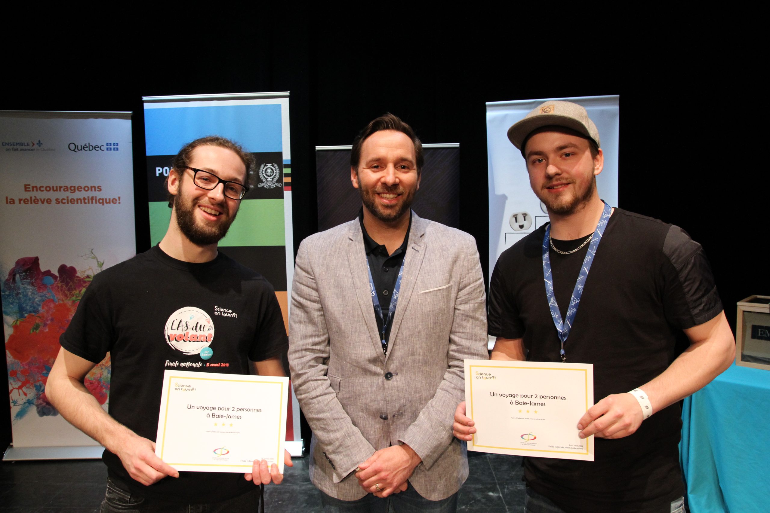 Science, on tourne! : Justin Courtois reçoit un prix lors de la finale ...