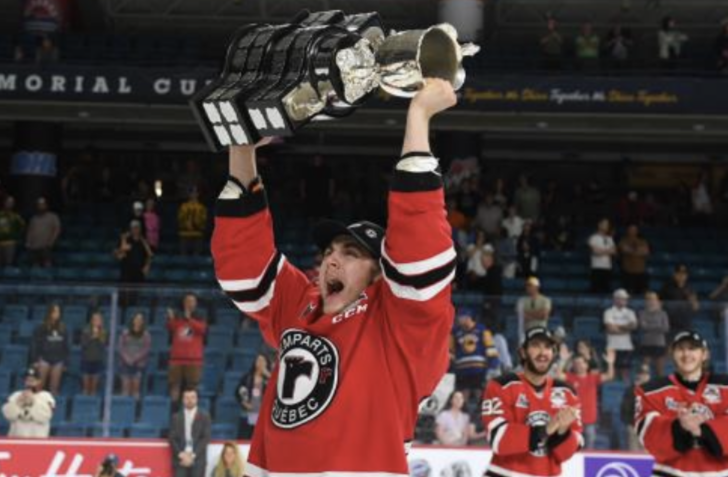 Kassim Gaudet s'amène avec les deux trophées à Victo - La Nouvelle ...