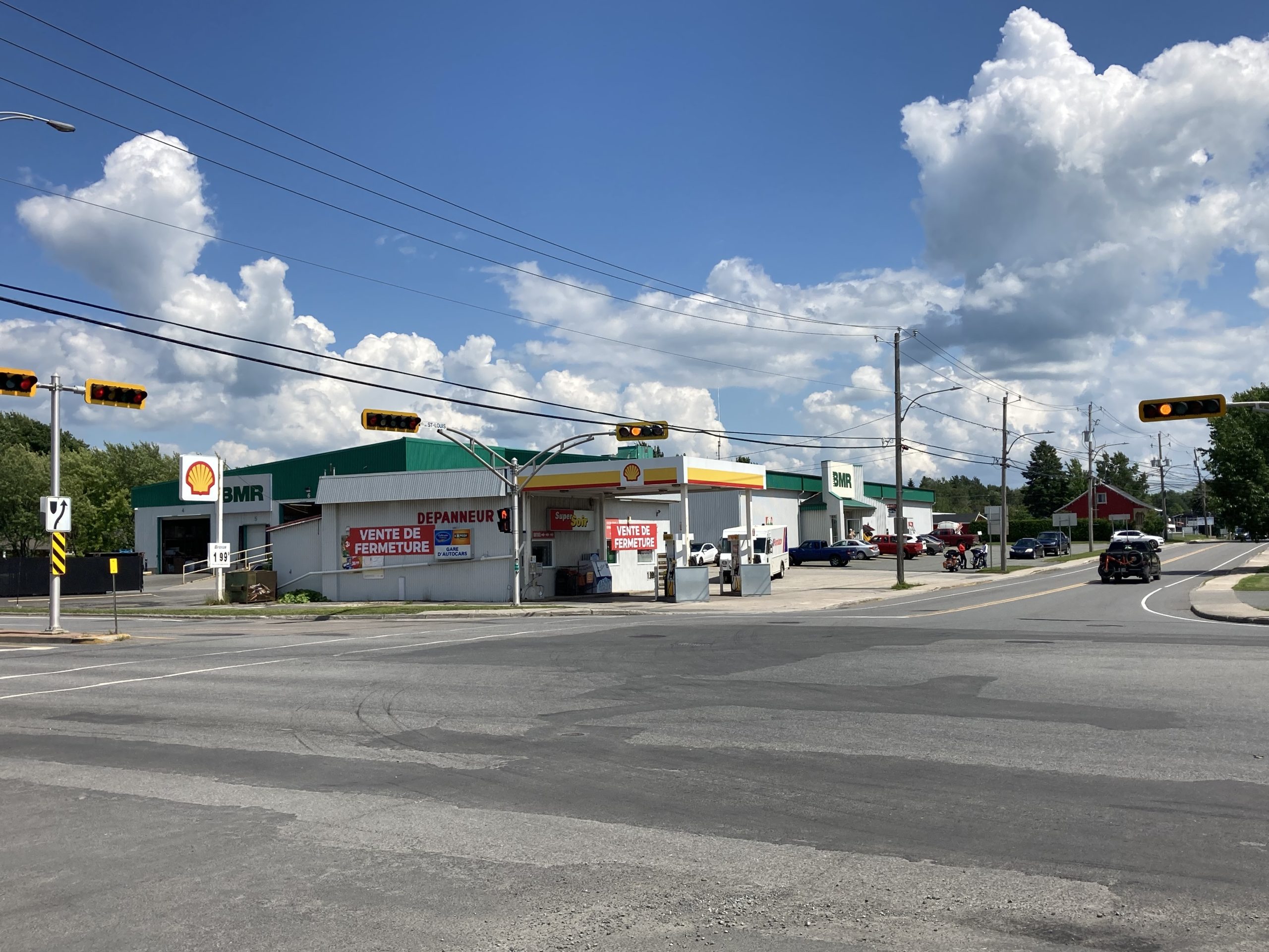 L'ancien Shell bientôt démoli - La Nouvelle Union et L’Avenir de l’Érable