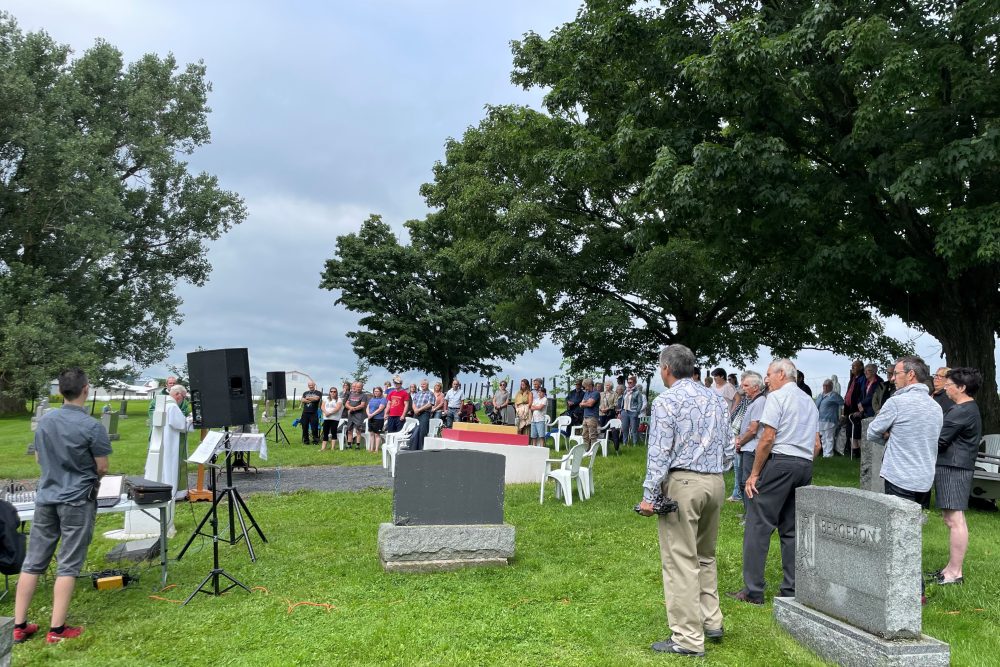 Une nouvelle croix inaugurée à Chesterville - La Nouvelle Union et L ...