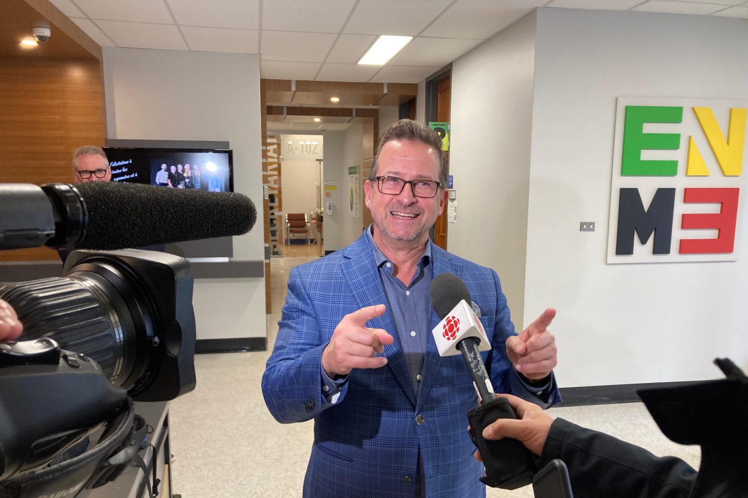 Eric Lefebvre dans une "position intenable et toxique", selon le chef ...