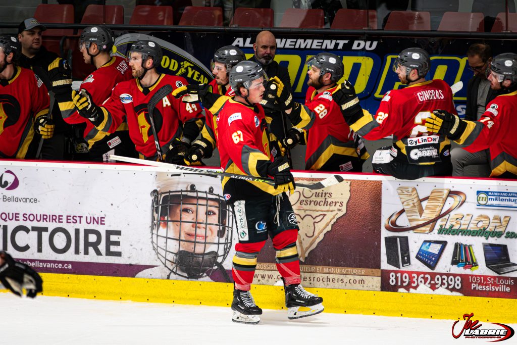 Le Métal Pless reprend l'action - La Nouvelle Union et L’Avenir de l’Érable