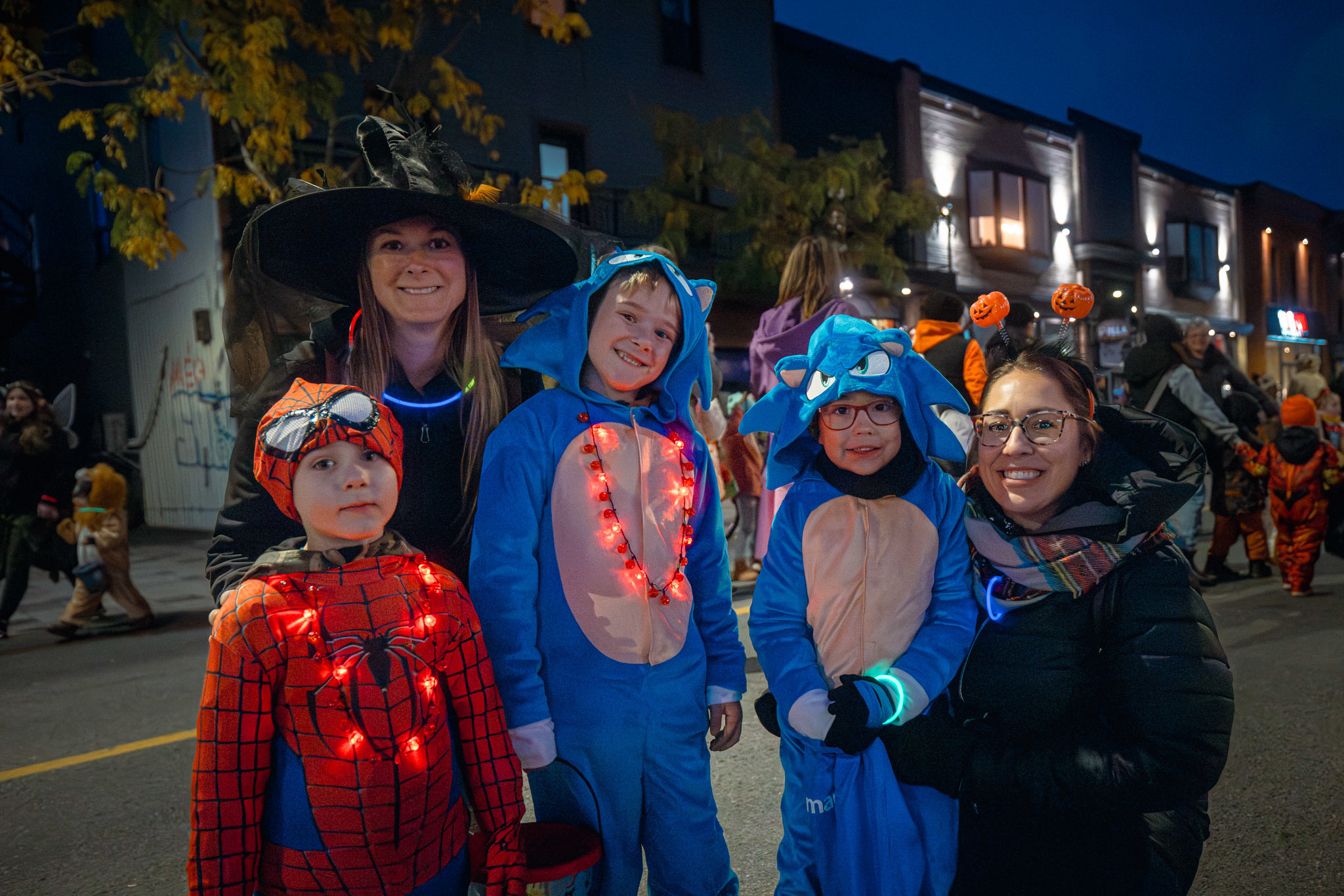 La rue Notre-Dame bondée pour la fête de l'Halloween - La Nouvelle ...