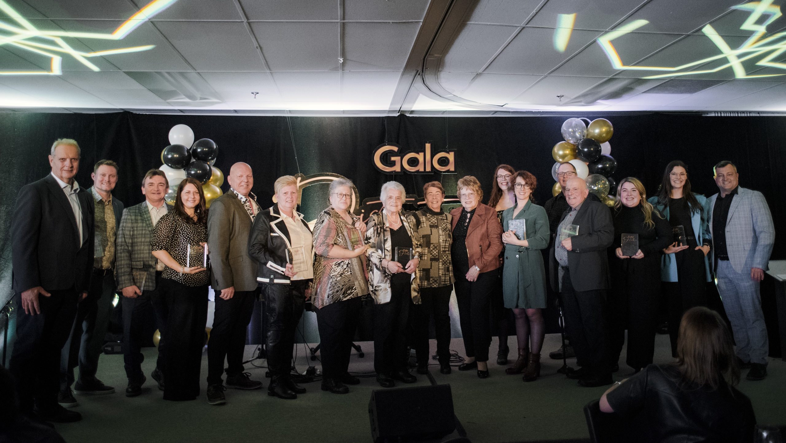 Des citoyens engagés récompensés lors du Gala Distinction 2025 - La ...